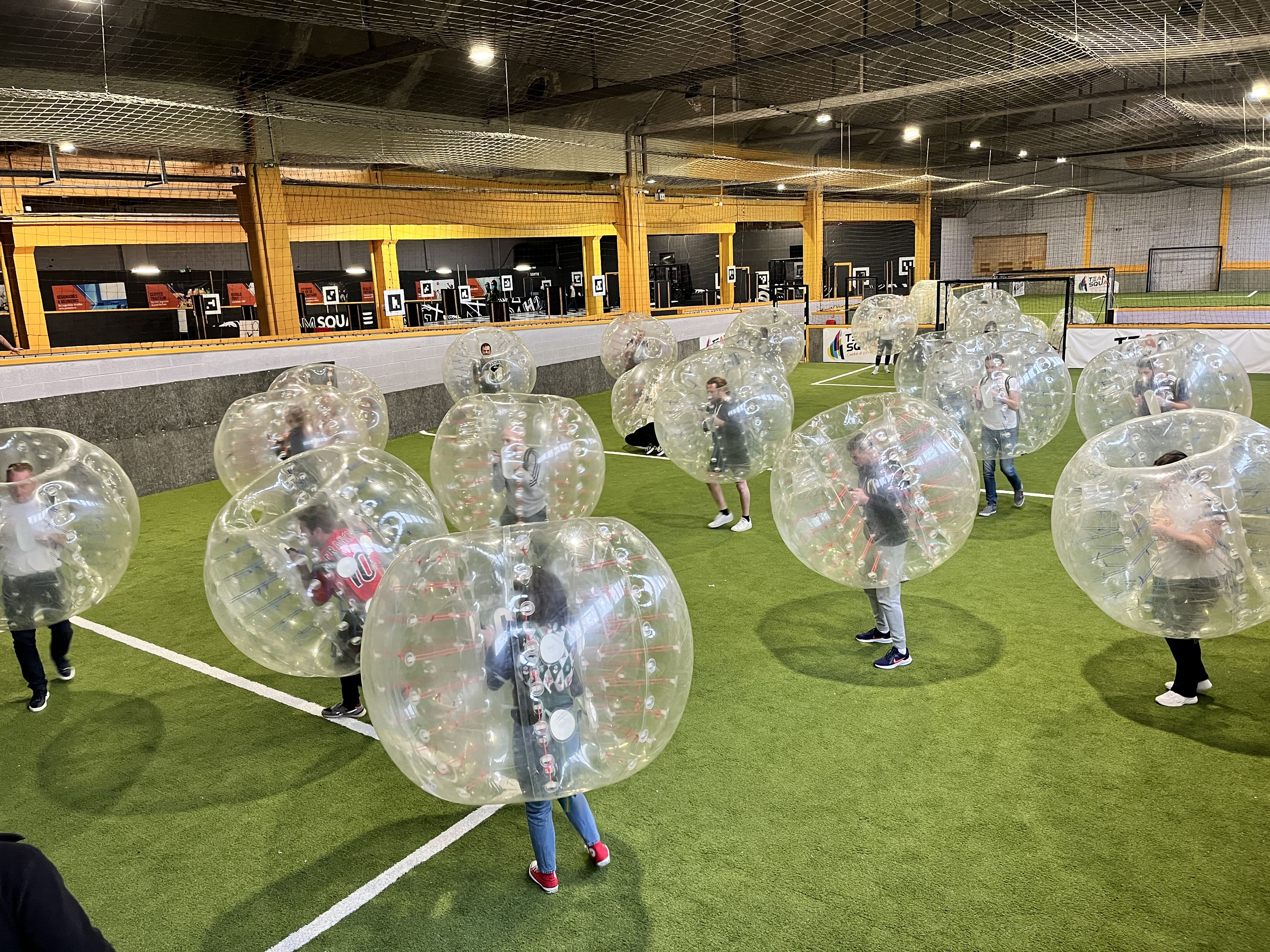 Bubble foot à Arras - L'activité phare chez Team Square | team-square-bubblefoot-arras